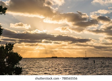 아름다운 태양 스톡 사진 1647972202 | Shutterstock