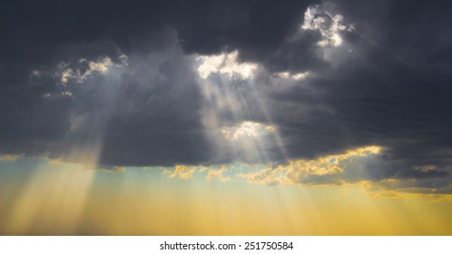 11,331 Sun rays through dark clouds Images, Stock Photos & Vectors ...