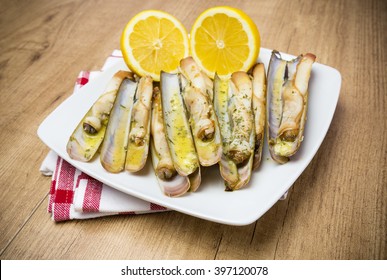 2,233 Razor clam shell Images, Stock Photos & Vectors | Shutterstock