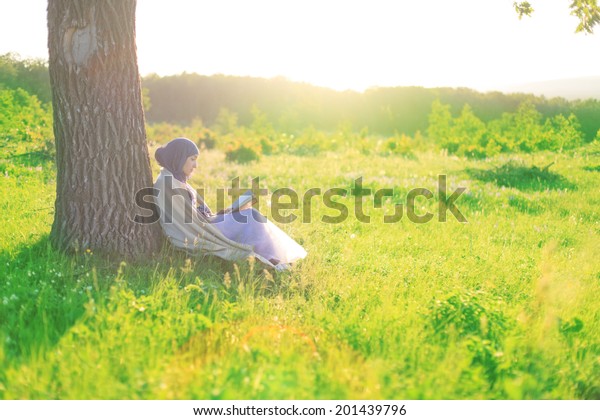 Reading Outside Stock Photo 201439796 | Shutterstock