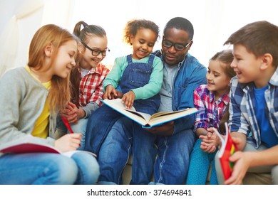 24,006 Children reading teacher Stock Photos, Images & Photography ...