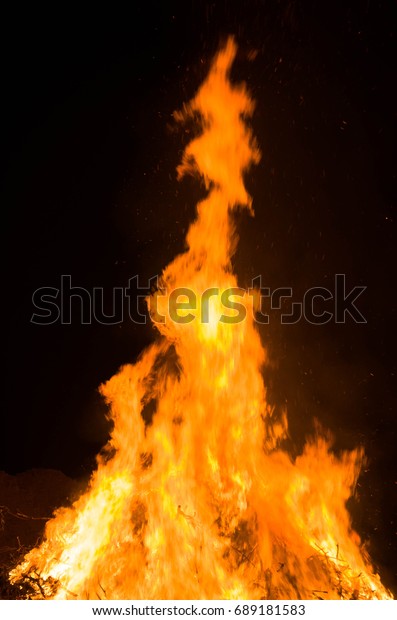 Real Fire Flame Render Bonfire Campfire Foto Stok 689181583 | Shutterstock