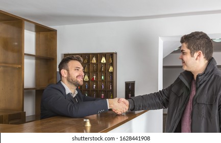 101 Work Meeting Hand Shaking Hotel Images, Stock Photos & Vectors ...