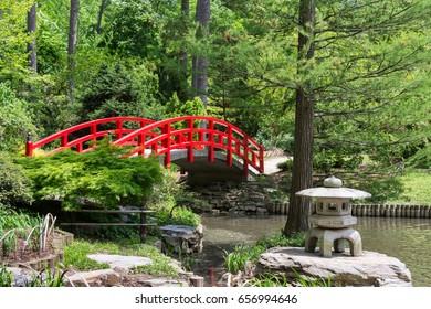 Curved Red Iron Bridge Tropical Garden Foto Stok 1676713648 | Shutterstock