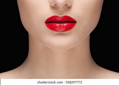 Rote Lippen, Nahaufnahme, Make-up-Tropfen Stockfoto 330433589 ...
