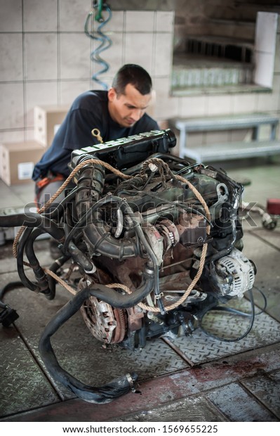 Removed engine from car. Car master auto mechanic repairer chacking and ...