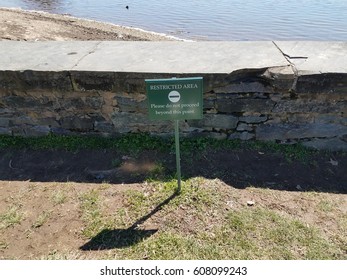 47 Do not proceed sign Images, Stock Photos & Vectors | Shutterstock