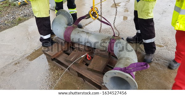 Riggers Sling Pipe Using Webbing Slings Stock Photo 1634527456 ...