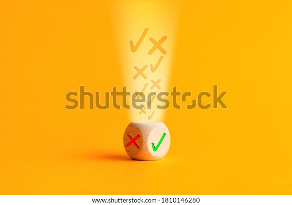 Correcto o incorrecto o marca de Foto de stock 1810146280 | Shutterstock