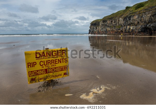 Riptide Current Warning Sign Swimmers Beach Stock Photo 692211031 ...