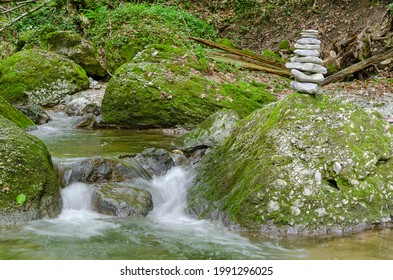 205 Stacked rock art installation Images, Stock Photos & Vectors ...