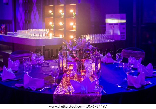 Romance Dinner Setup Idea Violet Warm Stok Fotoğrafı (Şimdi Düzenle ...