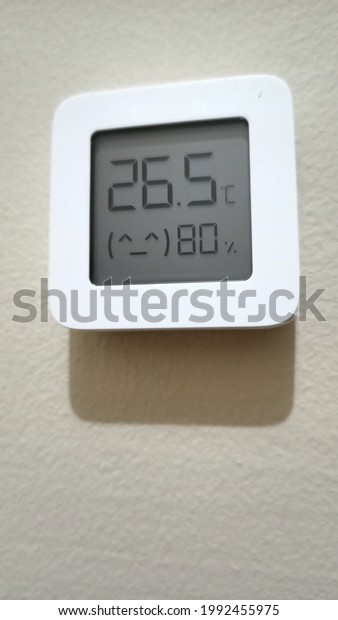 Room Temperature Sensor Smiling Face Emoticon Stock Photo 1992455975 ...