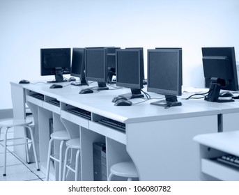 5,618 Computer lab training Images, Stock Photos & Vectors | Shutterstock