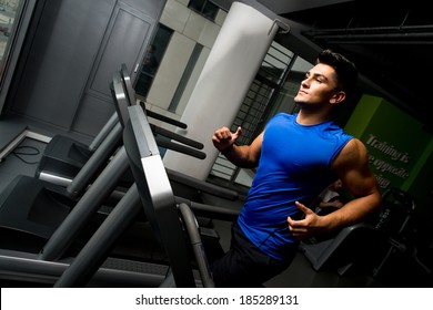19,535 Treadmill Running Man Images, Stock Photos & Vectors | Shutterstock