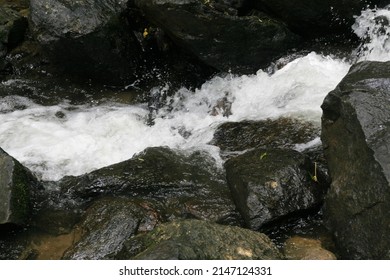 Rushing Stream Over Large Rocks Amicalola Stock Photo 2147124331 ...