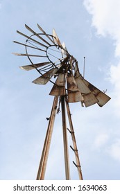 Rusted Old Windmill Stock Photo 1634063 | Shutterstock