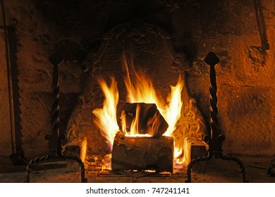 Open Log Fire Old Sixteenth Century Stock Photo (Edit Now) 622305347