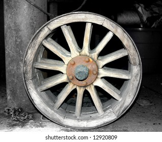 Rustic Wagon Wheel Stock Photo 12920809 | Shutterstock
