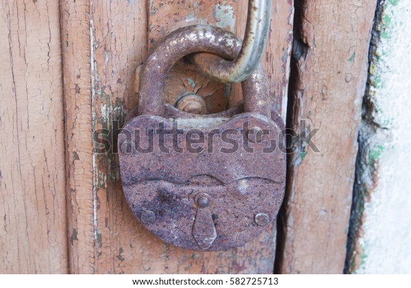 Rusty Door Lock Stock Photo 582725713 | Shutterstock