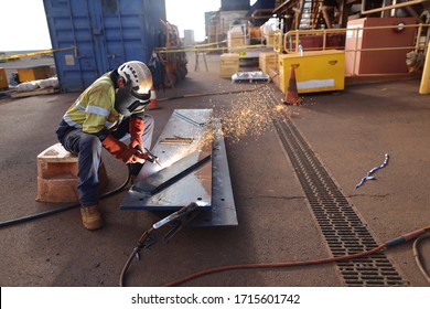 Safety Work Practices Worker Setting Wearing Stock Photo 1715601742 ...