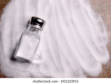 772 Salt shaker isolated top view Images, Stock Photos & Vectors ...
