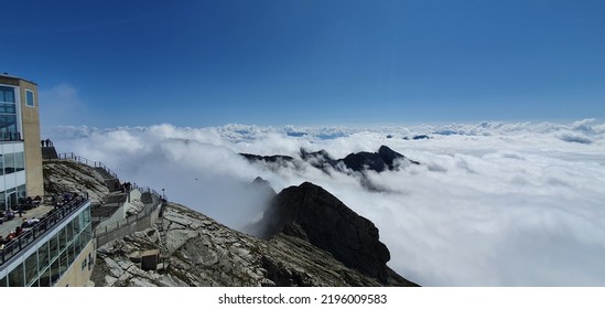 292,990 Summit in clouds Images, Stock Photos & Vectors | Shutterstock