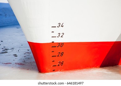 Scale Determining Draft On Hull Ship Foto Stok 646181497 | Shutterstock