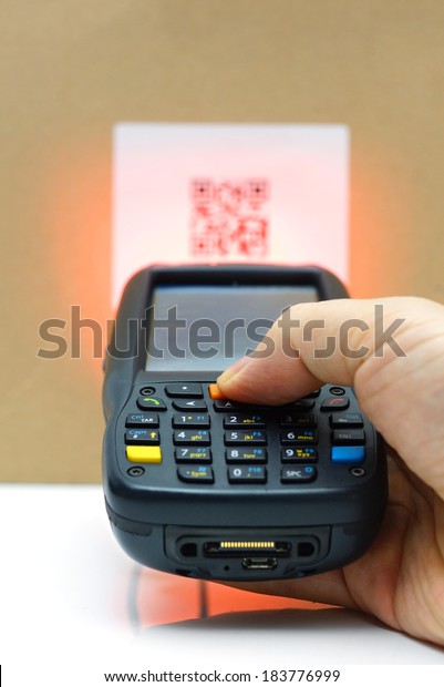 Scanning Qr Code Label On Carton Stock Photo 183776999 | Shutterstock