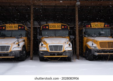 663 School bus snow Images, Stock Photos & Vectors | Shutterstock
