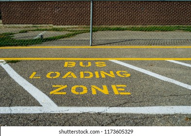 Loading zone sign 1,183 รายการ ภาพ ภาพสต็อกและเวกเตอร์ | Shutterstock