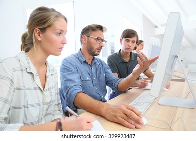 15,289 Instructor computer Images, Stock Photos & Vectors | Shutterstock