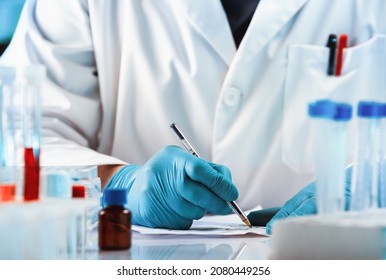 1,993 Scientist Taking Notes Images, Stock Photos & Vectors | Shutterstock