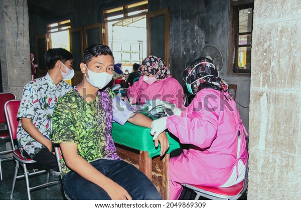 Screening Stage Get First Dose Vaccination Stock Photo 2049869309 ...