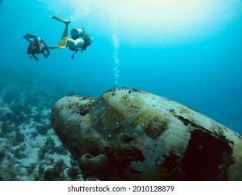 8,379 Diving plane Images, Stock Photos & Vectors | Shutterstock