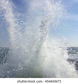 Closeup Foamy Effect Wave Hitting Rocks Stock Photo 1679628736 ...