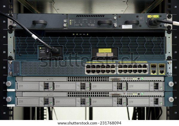Server Computer Power On Ethernet Switch Stok Fotoğrafı 231768094 ...