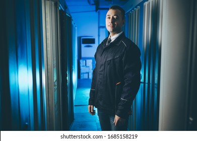 Young Engineers Businessmen Server Room Stock Photo 362622854 ...
