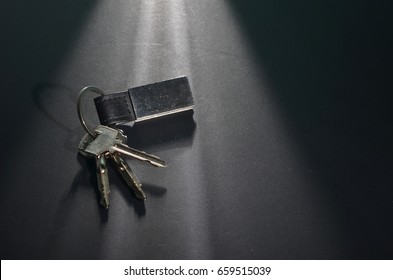 Set Key Empty Space Key Chain Stock Photo 659515039 | Shutterstock