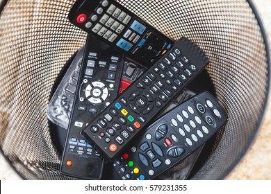 1,129 imágenes de Broken remote control - Imágenes, fotos y vectores de ...