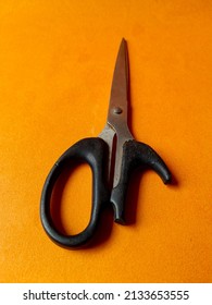 3,171 Broken scissors Images, Stock Photos & Vectors | Shutterstock