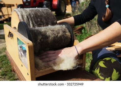 Sheep Wool Spinning Process Create Ball Stock Photo 332725949 ...