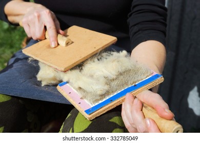 Sheep Wool Spinning Process Create Ball Stock Photo 332785049 ...