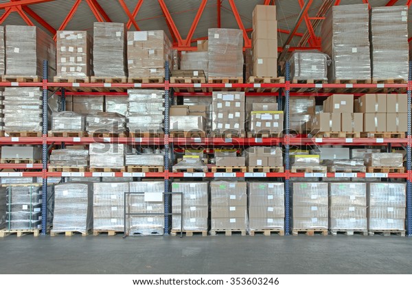 Sistema de estantes con cajas en : Foto de stock (editar ahora) 353603246
