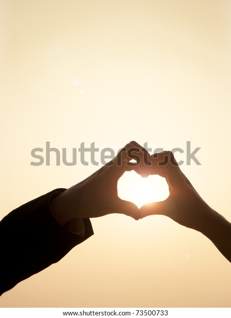 「Shiloutte Two Hands Join Form Heart」の写真素材（今すぐ編集） 73500733