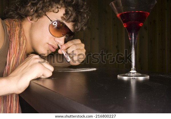 Side Profile Young Man Snorting Cocaine Stock Photo 216800227 ...