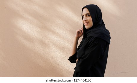 147 Lady wearing hijab side view Images, Stock Photos & Vectors ...