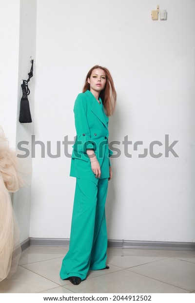 Side View Model Which Posing Promote Stock Photo 2044912502 | Shutterstock