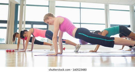 Side View Trainer Class Doing Push Stock Photo 160523480 | Shutterstock