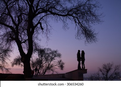 Silhouettes Couples Evening Under Tree Stock Photo 306534260 | Shutterstock